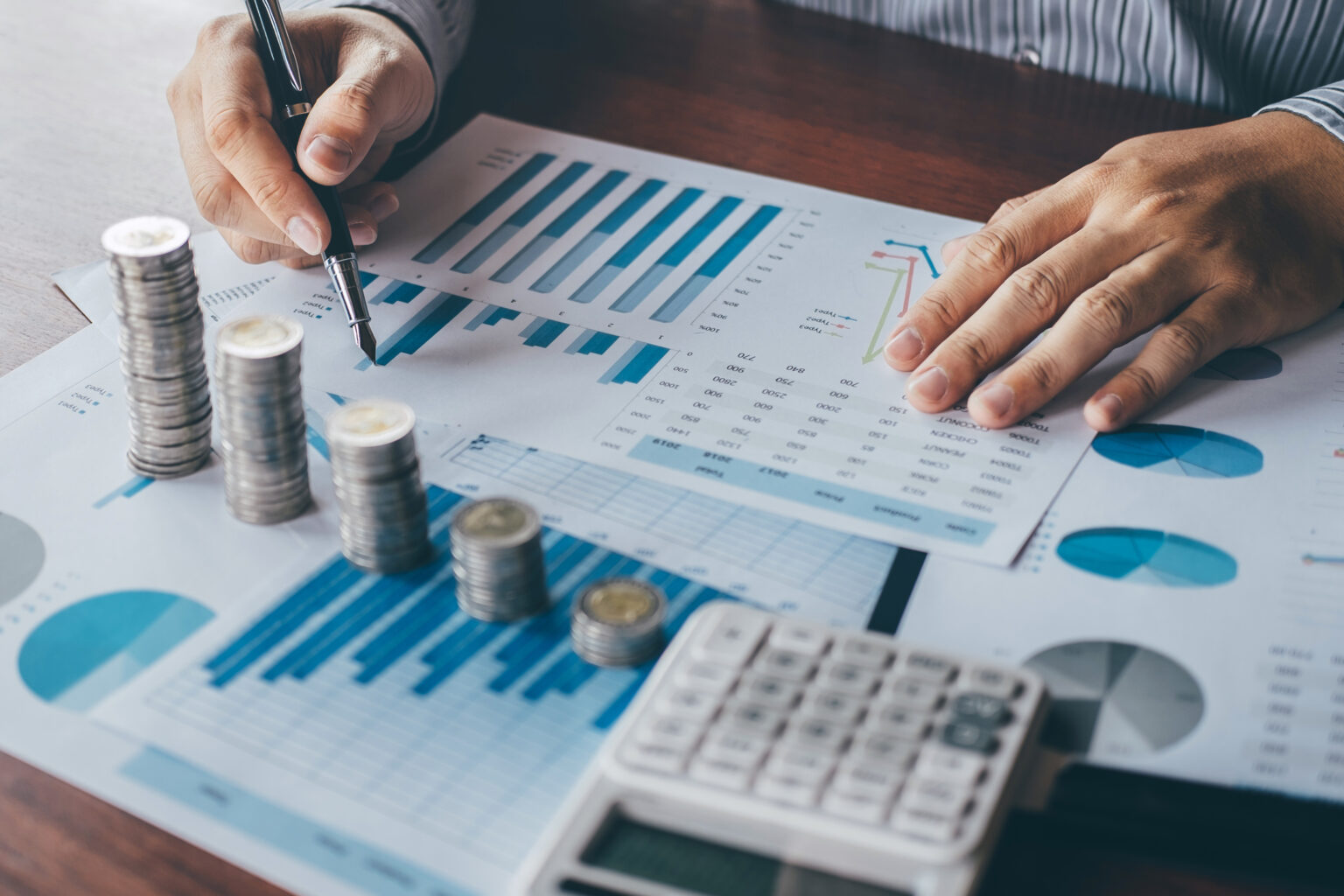 Installment Loans vs. Revolving Credit: What's the Difference?